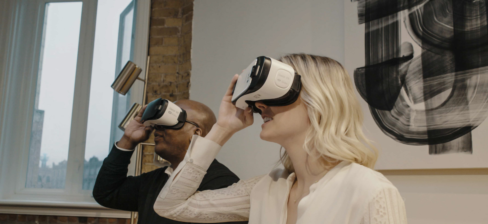 VR Headset Comparison: From cardboards to Oculus and beyond